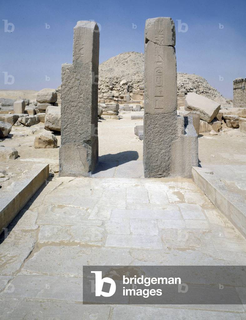 Image of Antiquite Egyptian: view of the road leading to the Pyramid by ...