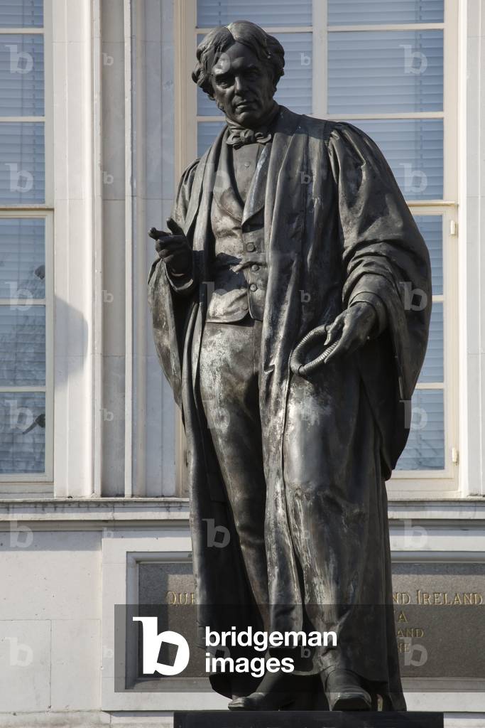 Image of Michael Faraday by John Foley, Savoy Place (photo)