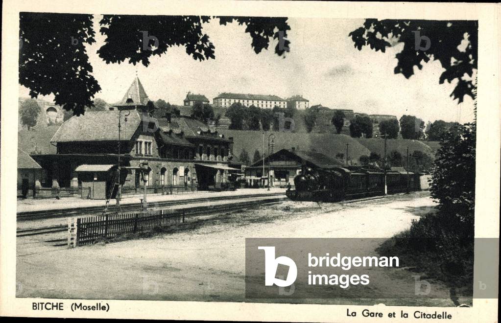 Image of Bitche Moselle, la Gare et la Citadelle, Dampflok, Bahnhof