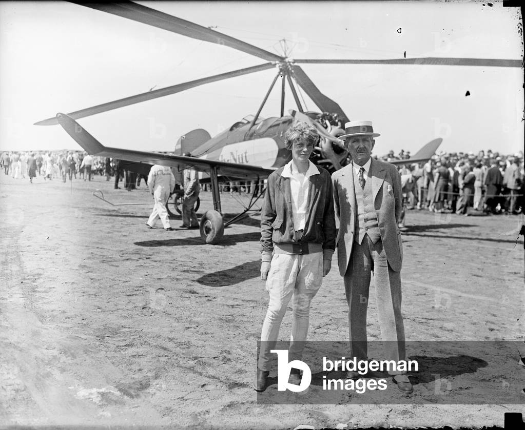 Image of Amelia Earhart et Frederick G. Bonfils, avec Beechnut Autogyro ...