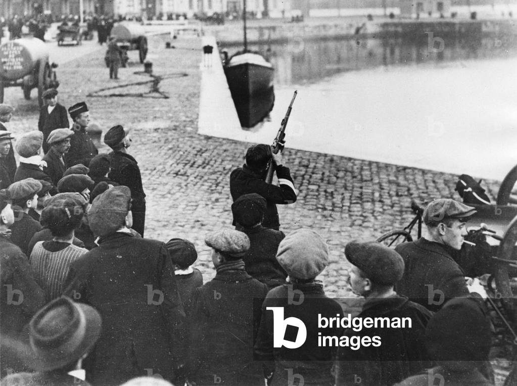 Image of Belgian civilians on a quayside, WW1