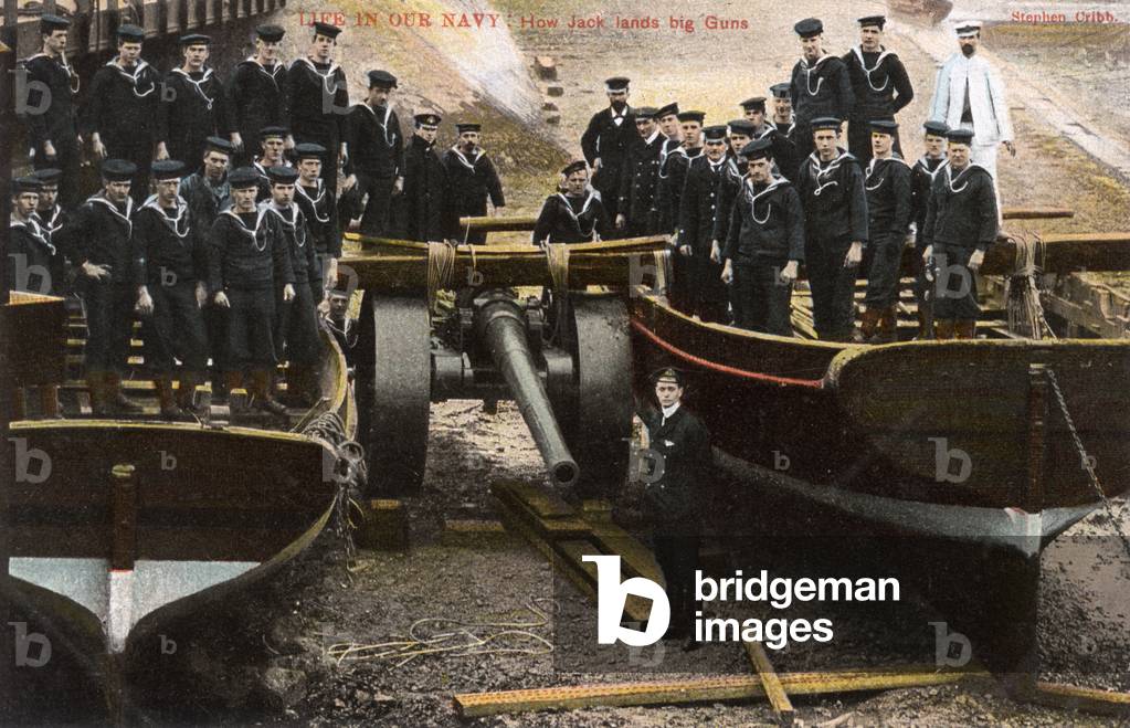 Image of How the Royal Navy lands a heavy gun between two