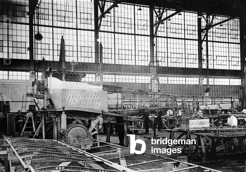 Image of American aircraft factory with Caproni Ca.5s, WW1