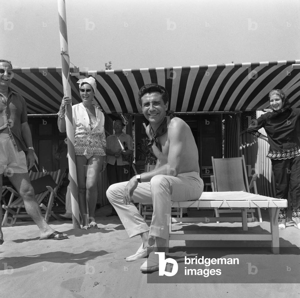 Image of French singer Gilbert Becaud in Lido, Venice, 1962 : On