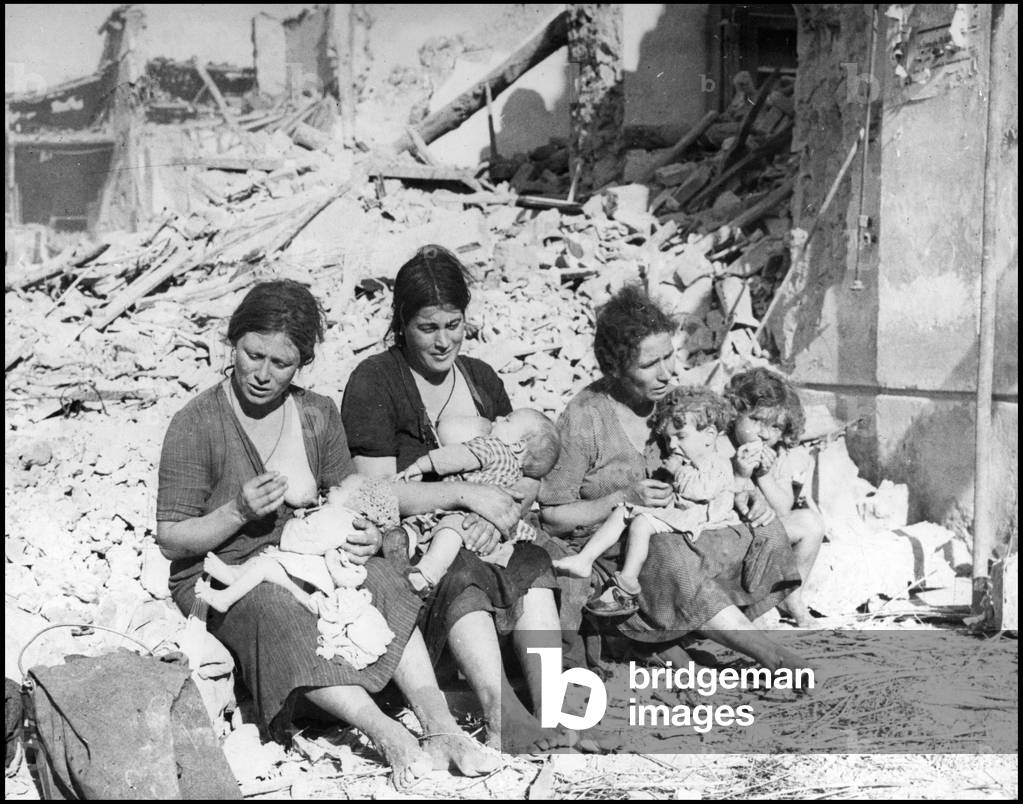 Image of Second World War (1939-1945): three mothers and their children in
