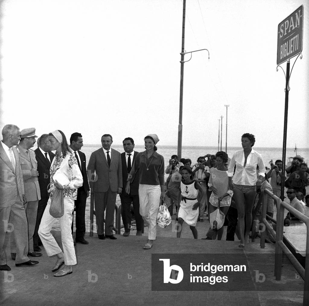 Image of Jacqueline Kennedy, her sister Lee Radzwill, Susanna Agnelli ...