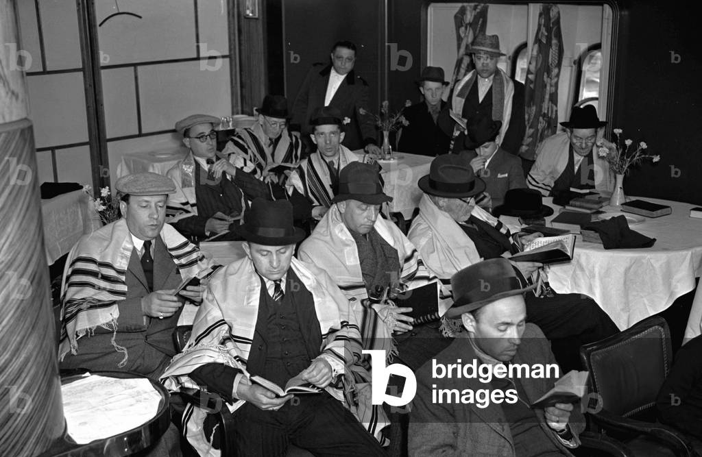 Image of Exodus of Jews from Italy, 1940 (b/w photo)