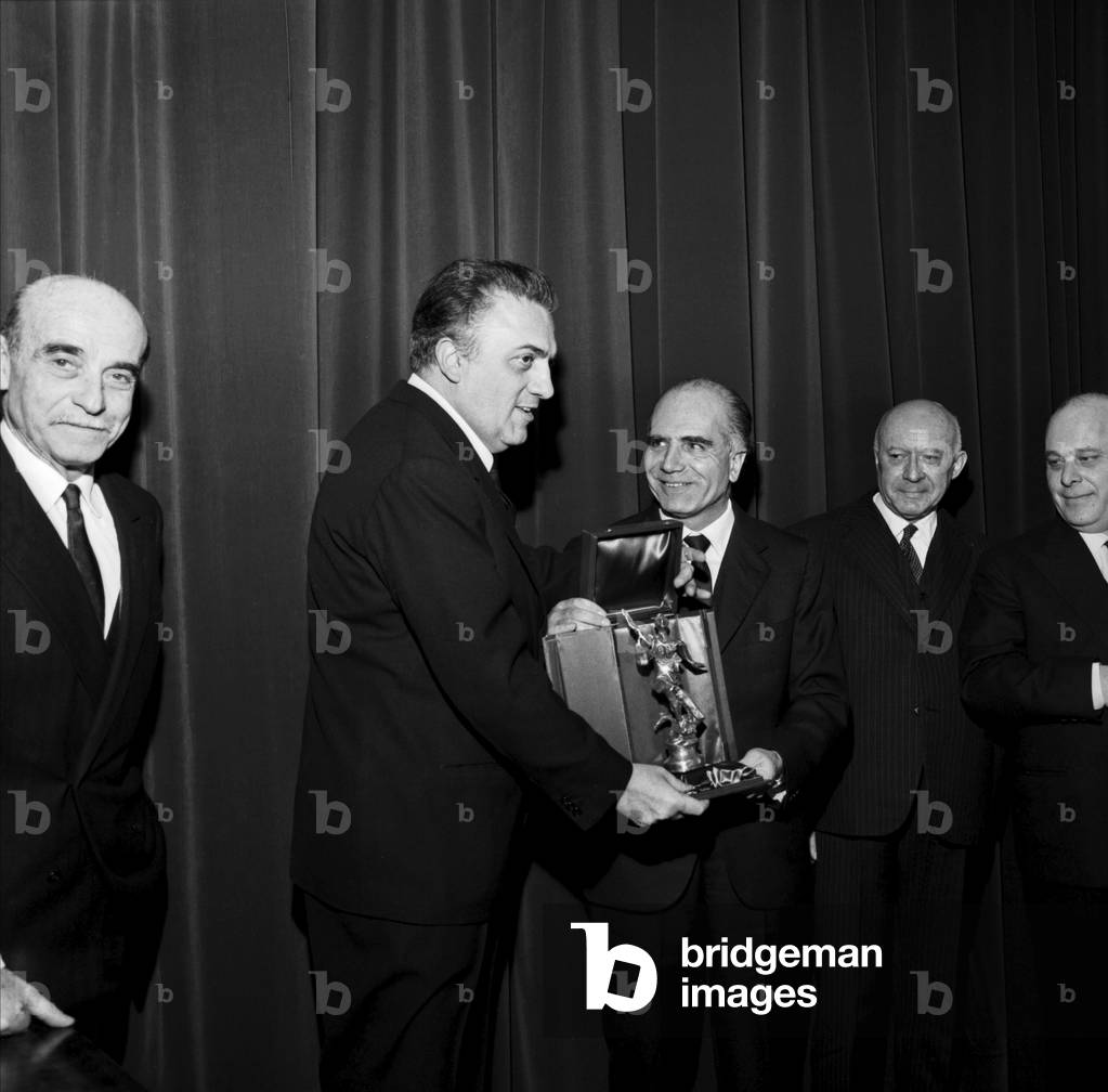 Image of Lucio Fontana, Federico Fellini and Luigi Comencini at an award