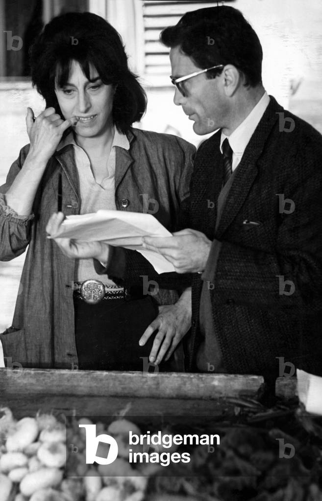 Image of Le realisateur italien Pier paolo Pasolini avec l'actrice ...
