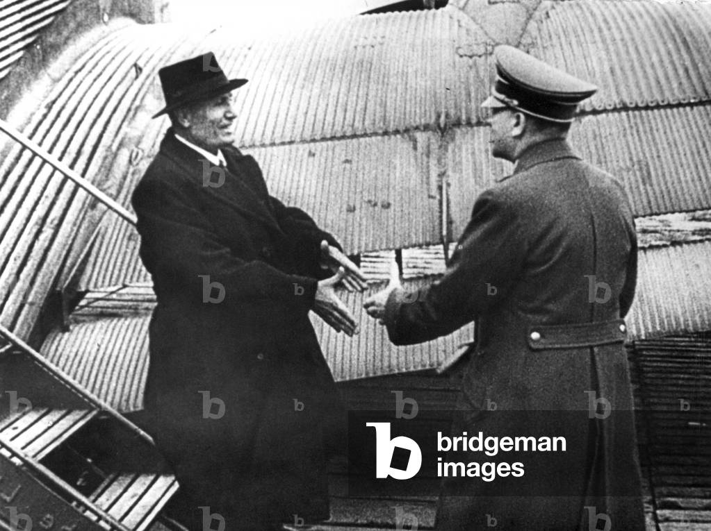 Image of Adolf Hitler meets Benito Mussolini after the liberation raid ...