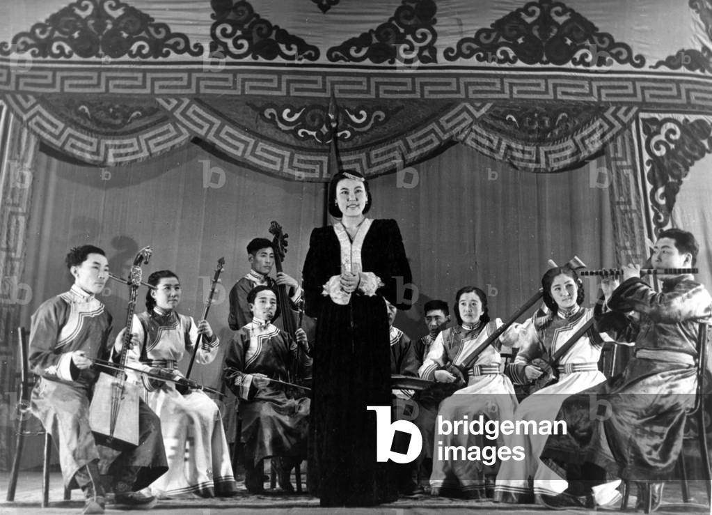 Image of Mongolian singer tsogzolma performs a traditional mongolian ...