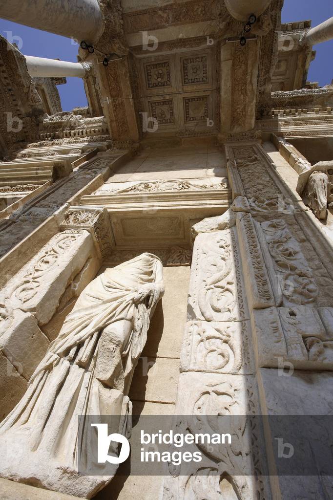 Image of Detail of the Celsus Library (Debut of the 2nd AD)/Statue
