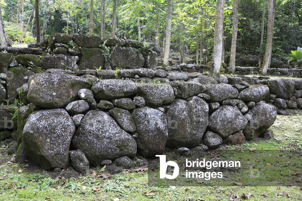 Image of Paepae (Plattform dient als Terrasse und Boden für Wohnungen) und