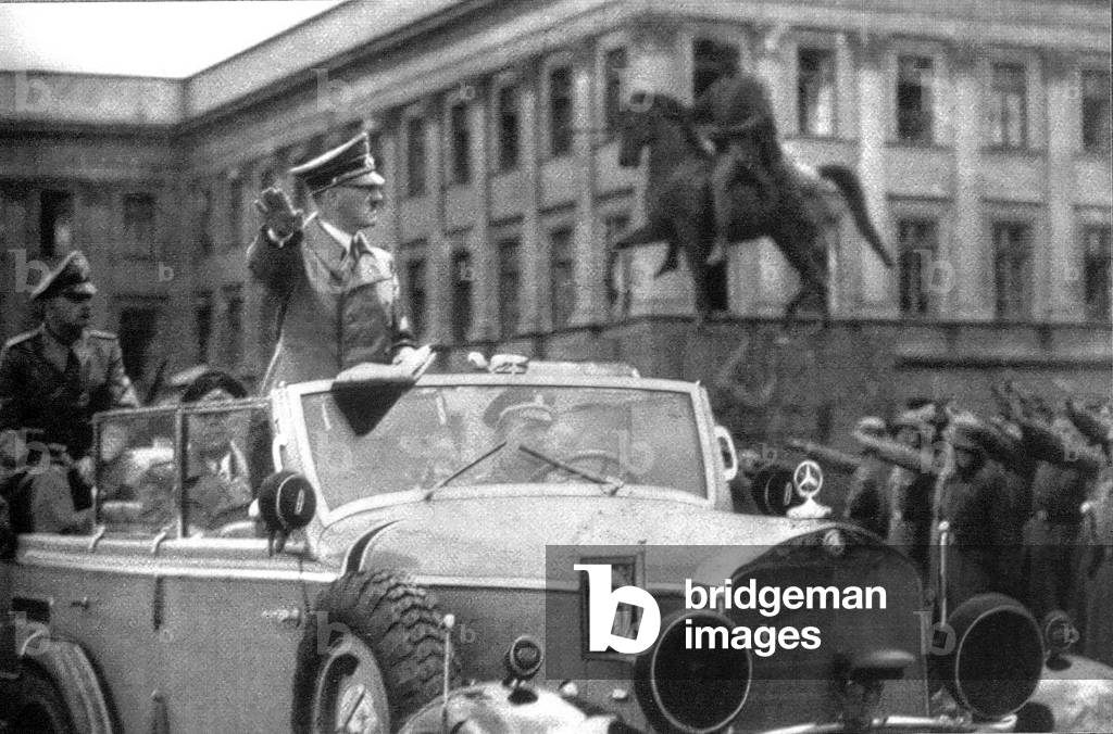 Image of Warsaw, 1939. Hitler in front of Saski Palace and Jozef