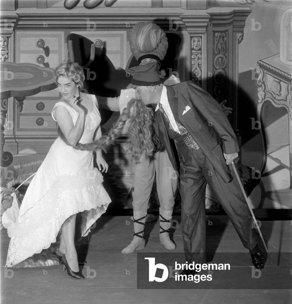 Image of THE PAINTER SALVADOR DALI WITH THE OPERA SINGERS OF THE