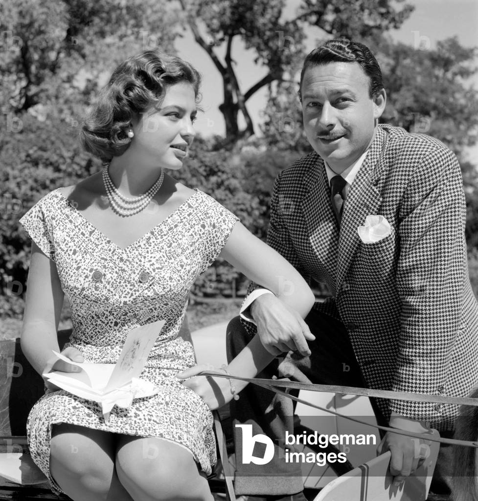 Image of THE PRINCESS IRA FURSTENBERG ON HER WEDDING DAY WITH ALFONSO