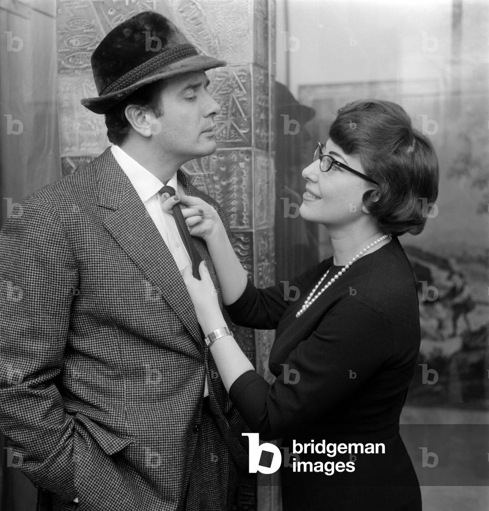 Image of THE OPERA SINGER FRANCO CORELLI WITH HIS WIFE AT HOME