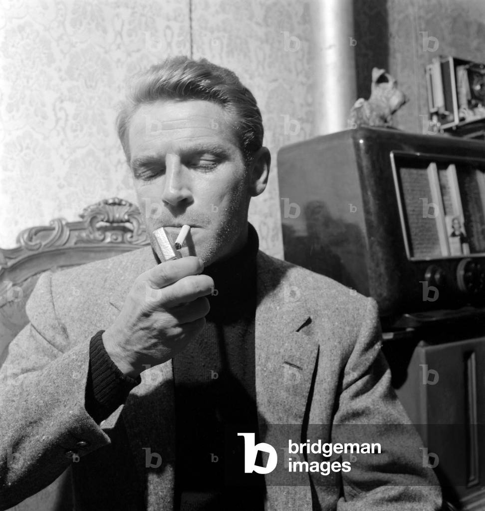 Image of THE ACTOR RICHARD BASEHART ON THE SET OF THE MOVIE