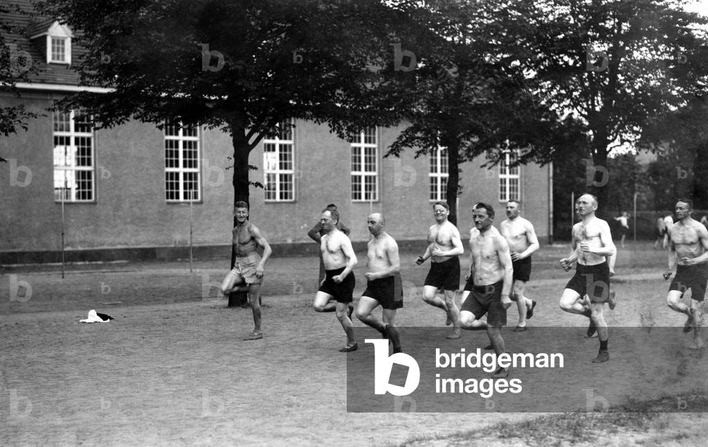 Image of Sport, Athletics: athlete training in running. Photography 1915