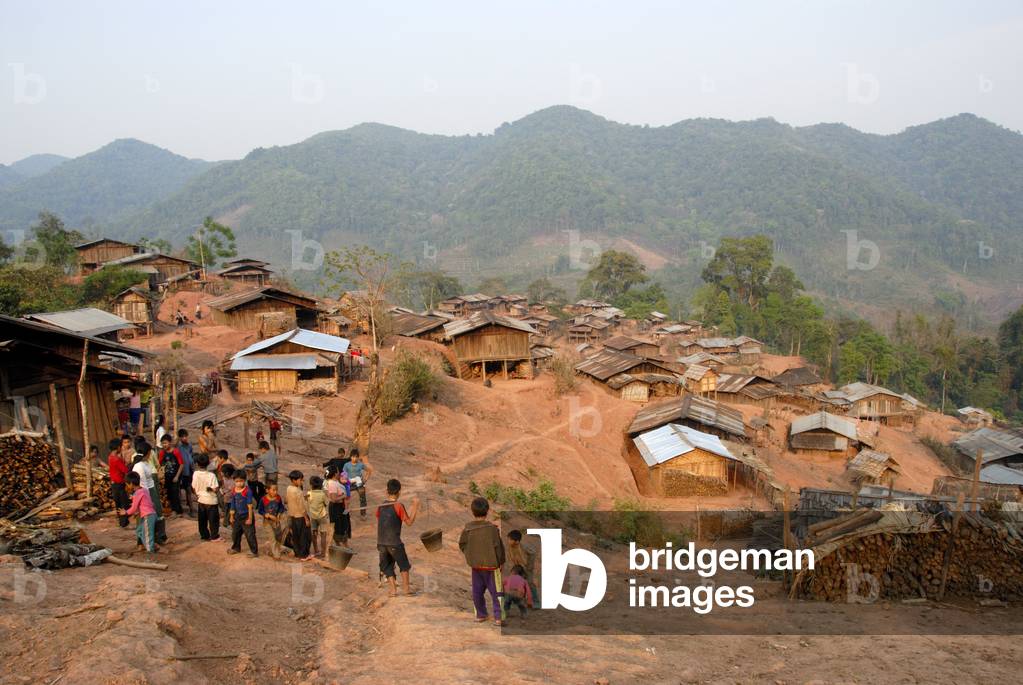 Image of Poverty; people of the Akha Djepia ethnic group; simple huts