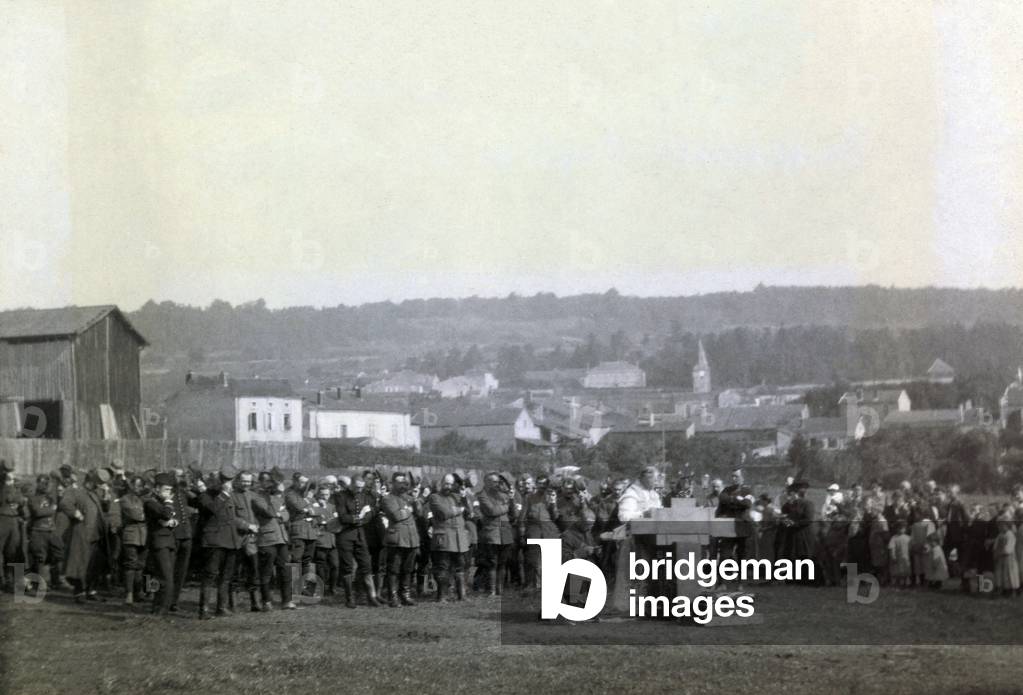 Image of A photo album of an infantry lieutenant during the first