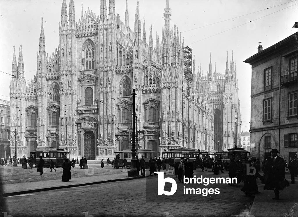 Image of Italy, Milan: the square of the cathedrale, animated view with