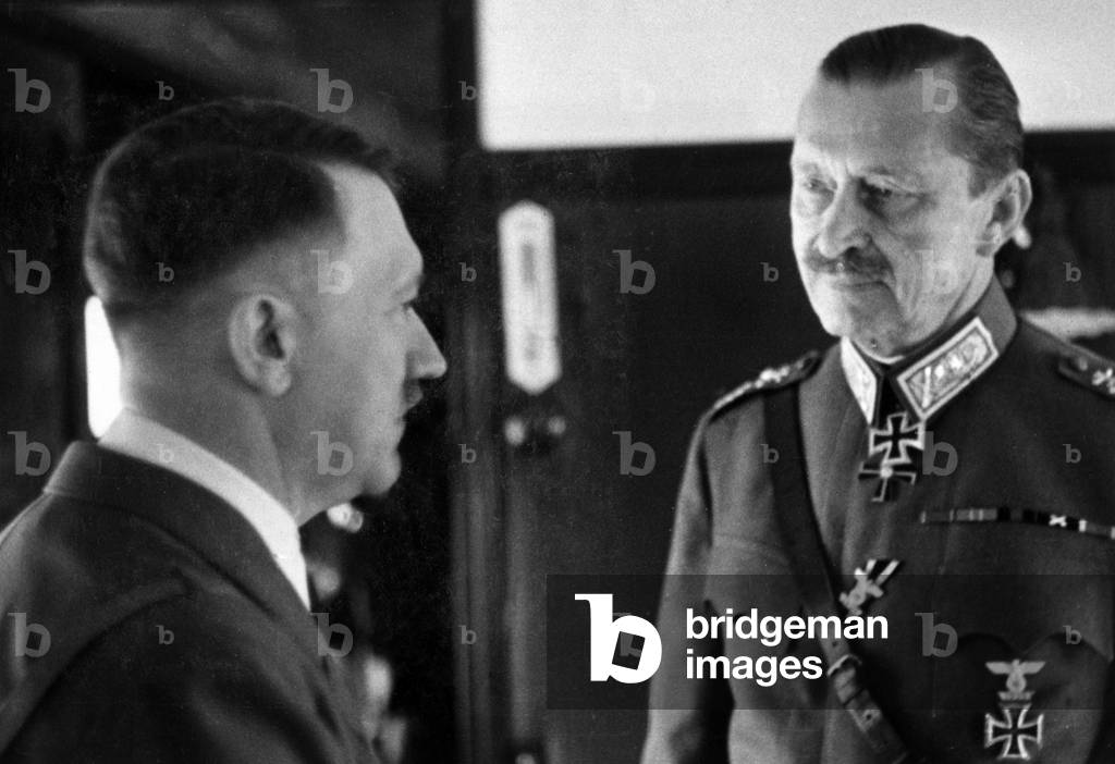 Image of Adolf Hitler talking to the Finnish marshal Carl Gustaf Mannerheim