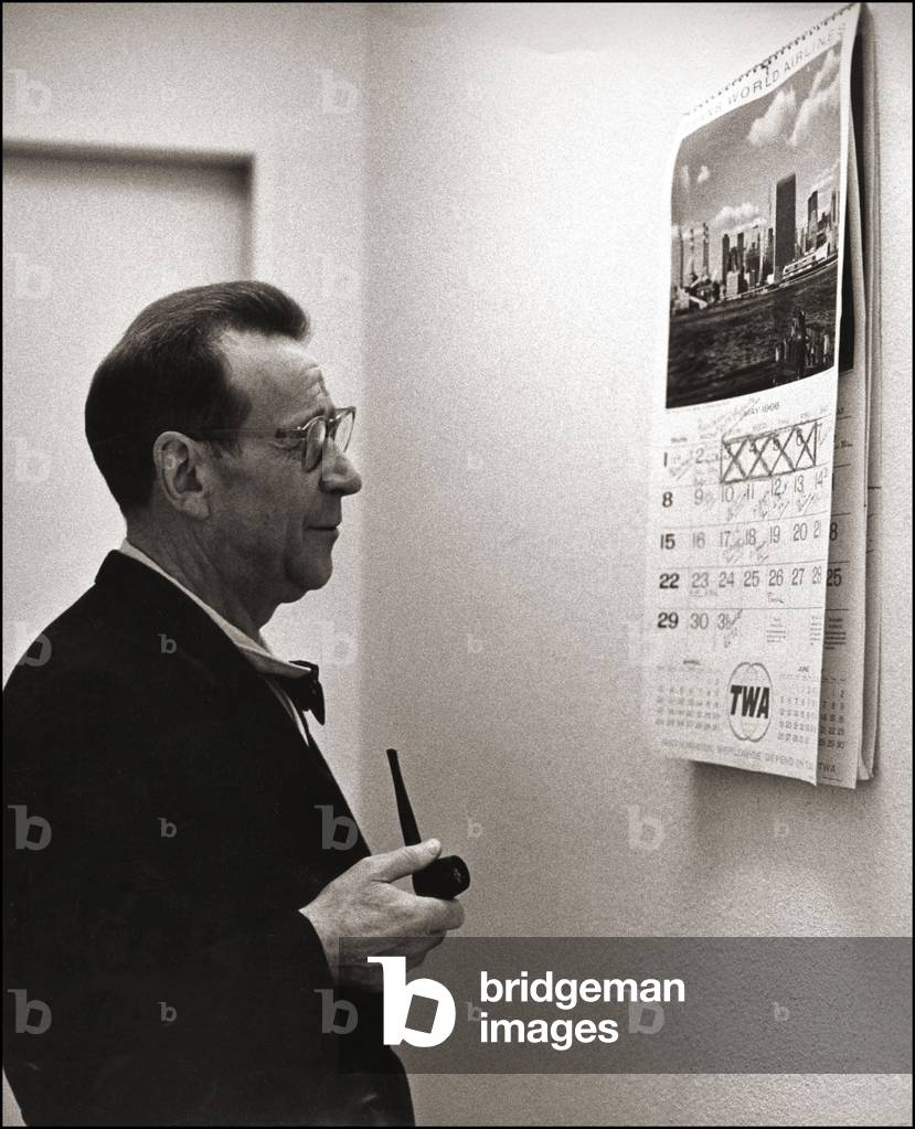 Image of Georges Simenon dans sa villa d'Epalinges en Suisse en 1966.