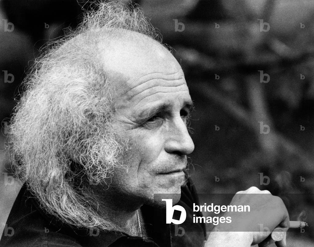 Image of Portrait de Leo Ferre a Rome en 1972 (b/w photo)