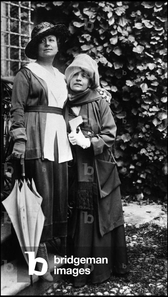 Image of The Italian actress Eleonora Duse posing with French colleague ...