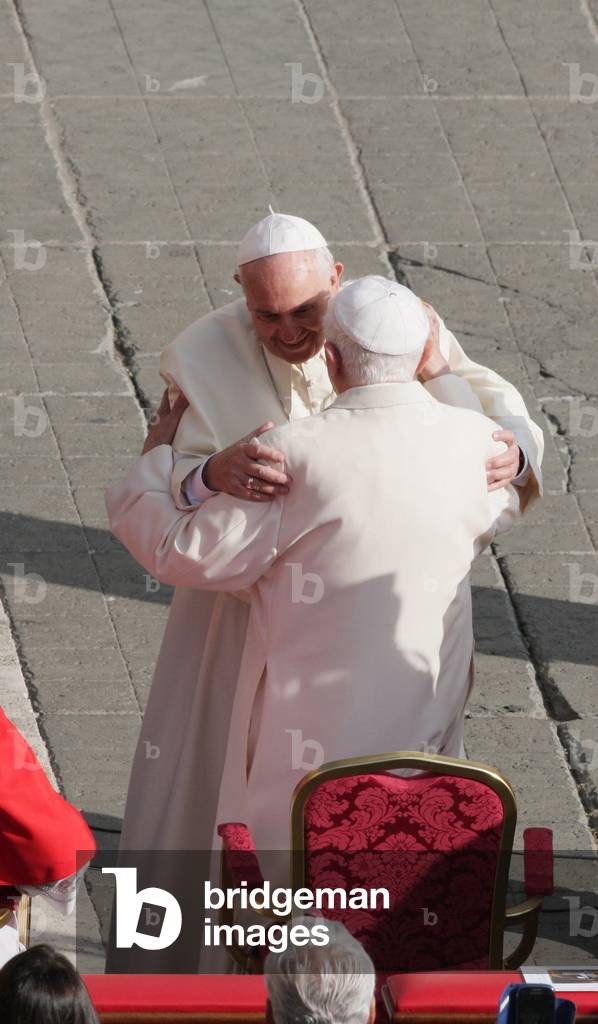 Image of Pope Francis (Jorge Mario Bergoglio) hugging the Pope Emeritus ...