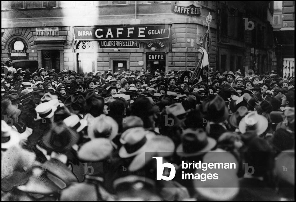 Crowd surrounding Benito Mussolini after a rally in Via Arenula in Rome ...
