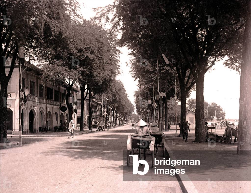 Image of Colonial French Indochina: an avenue of Phnom Penh at the