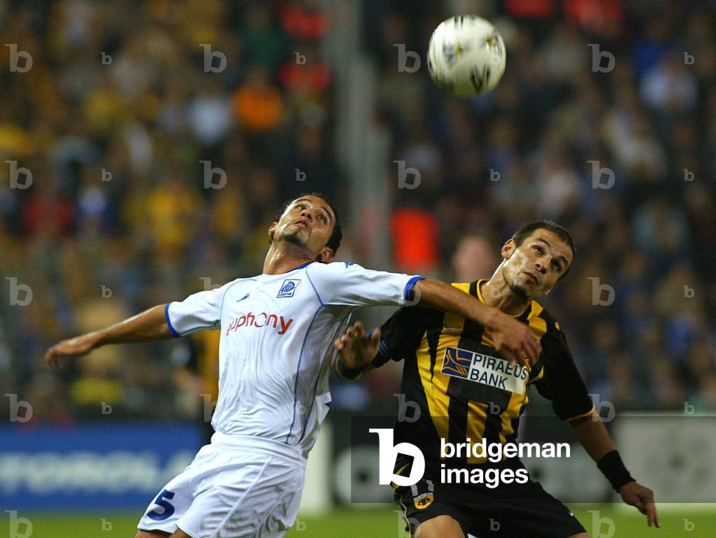 Image of INGRAO OF RACING GENK DUELS FOR THE BALL WITH NIKOLAIDIS