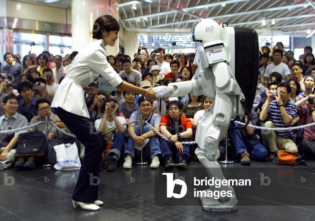 Image of HONDA'S HUMANOID ROBOT P3 IS UNVEILED TO THE PUBLIC IN