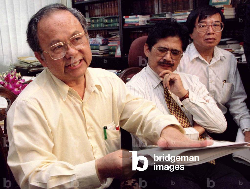 Image of OPPOSITION POLITICIAN TANG LIANG HONG SPEAKS IN MALAYSIA, 1997 ...
