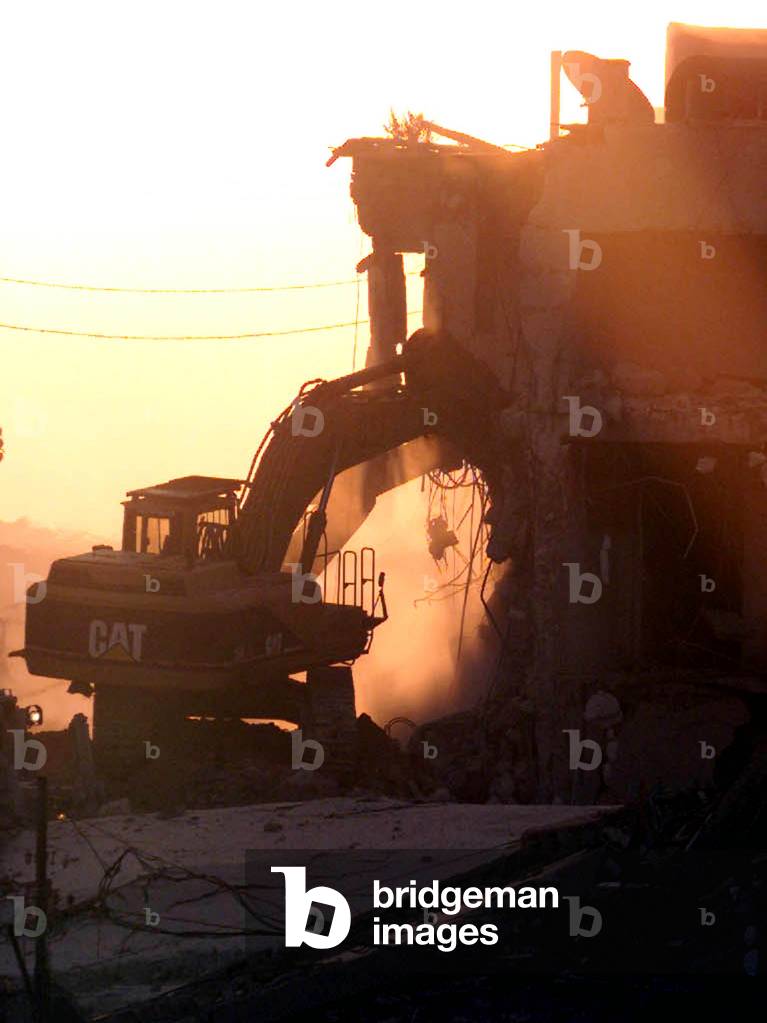 Image of ISRAELI ARMY CONTINUES TO DESTROY BUILDINGS IN THE COMPOUND OF ...