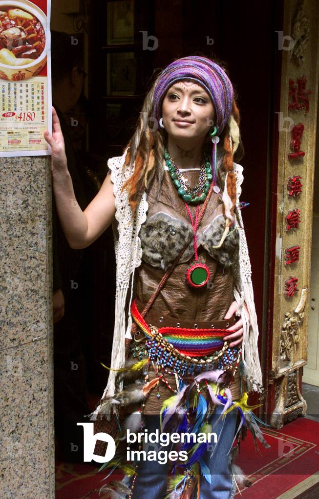 Image of JAPANESE POP QUEEN AYUMI HAMASAKI POSES IN HONG KONG, 2002-02-22
