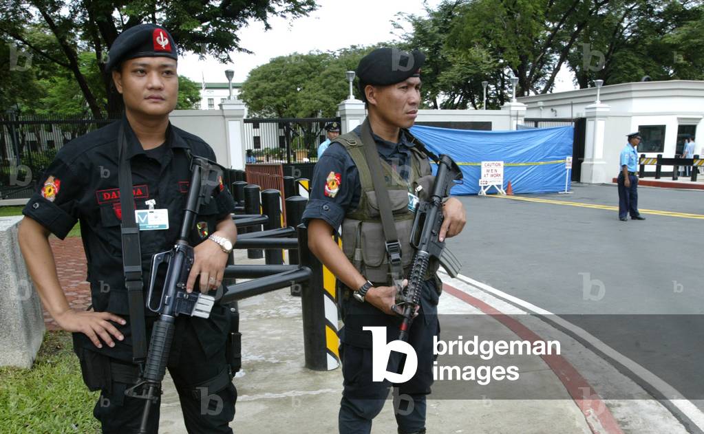 Image of MEMBERS OF THE PHILIPPINE SPECIAL ACTION FORCE ARMED WITH ...