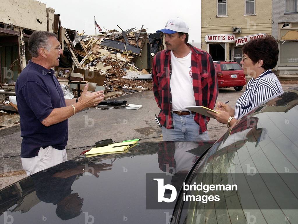 Image of INSURANCE AGENT JERRY SNIDER WORKS FROM HIS CAR AFTER HIS