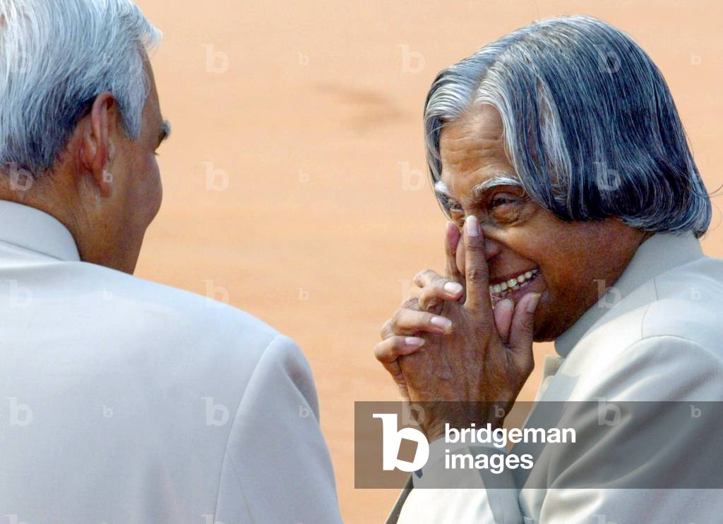Image of Indian President A. P. J Abdul Kalam (R) shares light