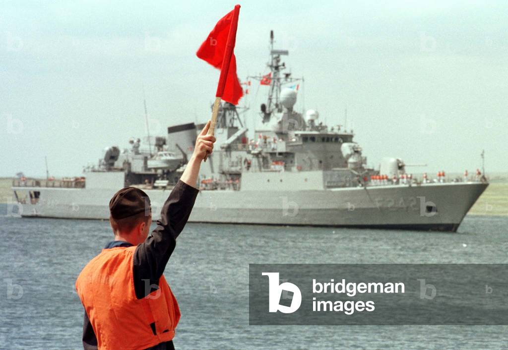 Image of A UKRAINIAN SAILOR SIGNALS TO A TURKISH FRIGATE IN DONUZLAV,