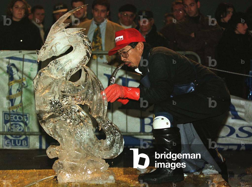 Image of JAPANESE ICE SCULPTOR JUNIKI NAKAMURA WORKS HIS ICE SCULPTURE ...