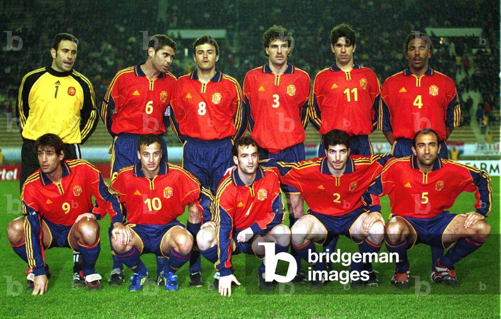 Image of SPANISH NATIONAL SOCER TEAM POSES TO PHOTOGRAPHERS, 2000-02-28 ...
