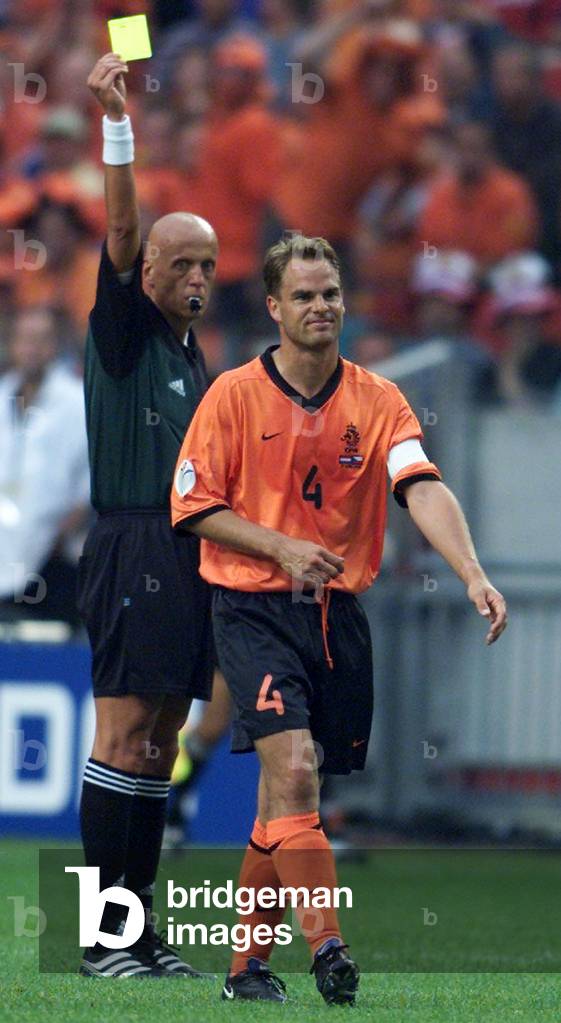 Image of REFEREE PIERLUIGI COLLINA SHOWS THE YELLOW CARD TO DUTCH TEAM