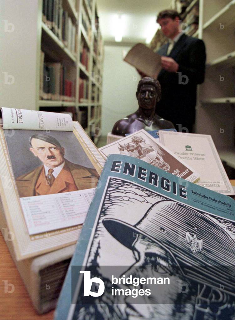 Image of The picture shows a calendar with the portrait of Adolf
