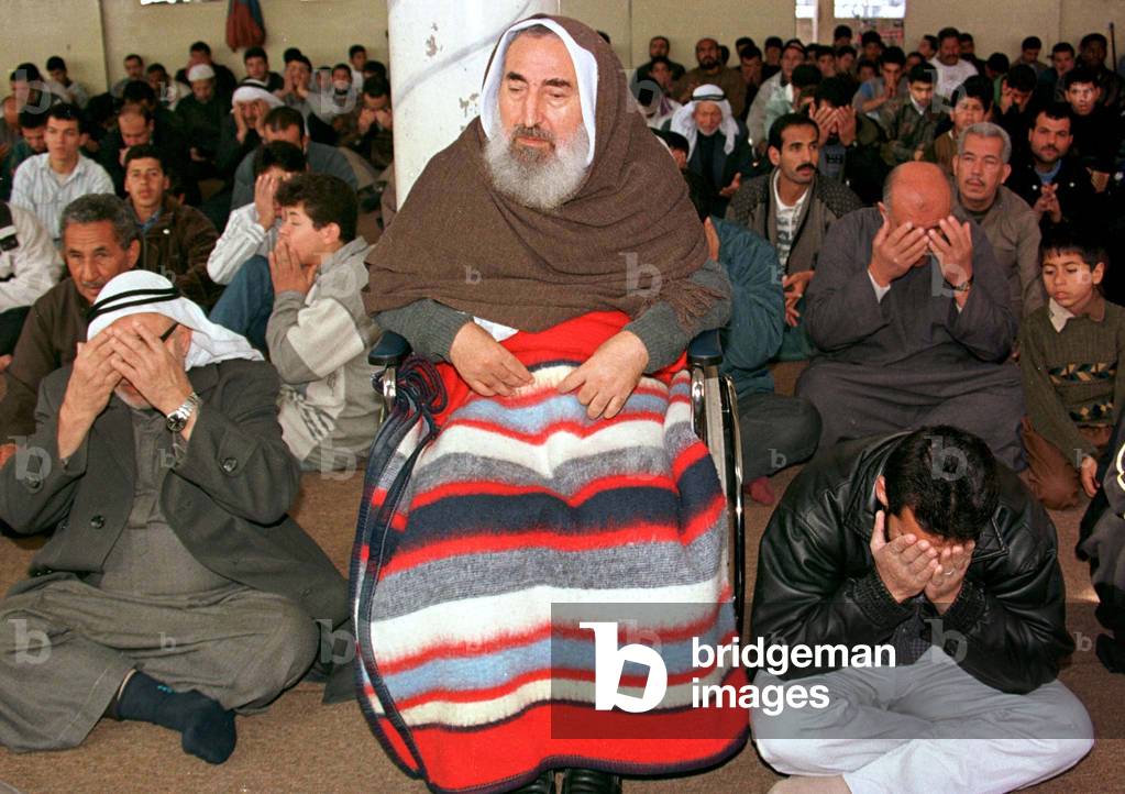 Image of Sheikh Ahmed Yassein, Hamas founder, prays on the