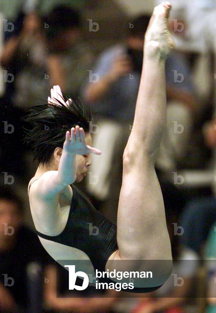 Image of CHINA'S WU IN ACTION ON HER WAY TO A GOLD