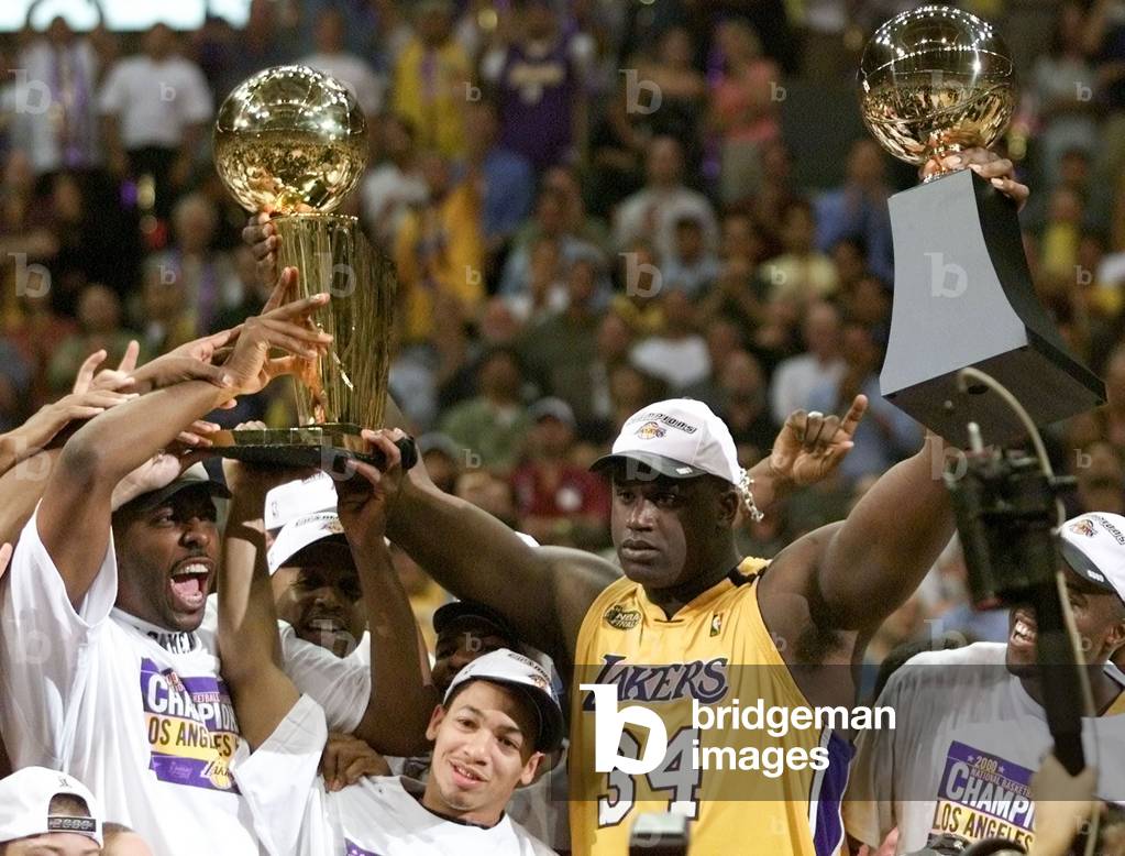 Image of Los Angeles Lakers center Shaquille O'Neal holds up the Most