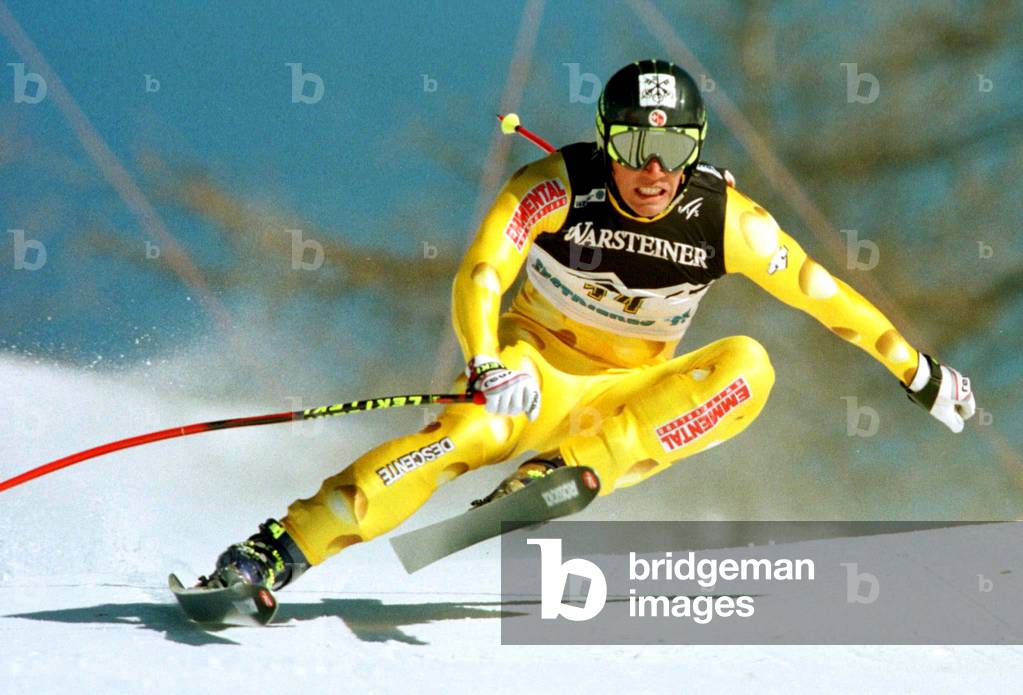 Image of Switzerland's Bruno Kernen skis to a gold medal victory in